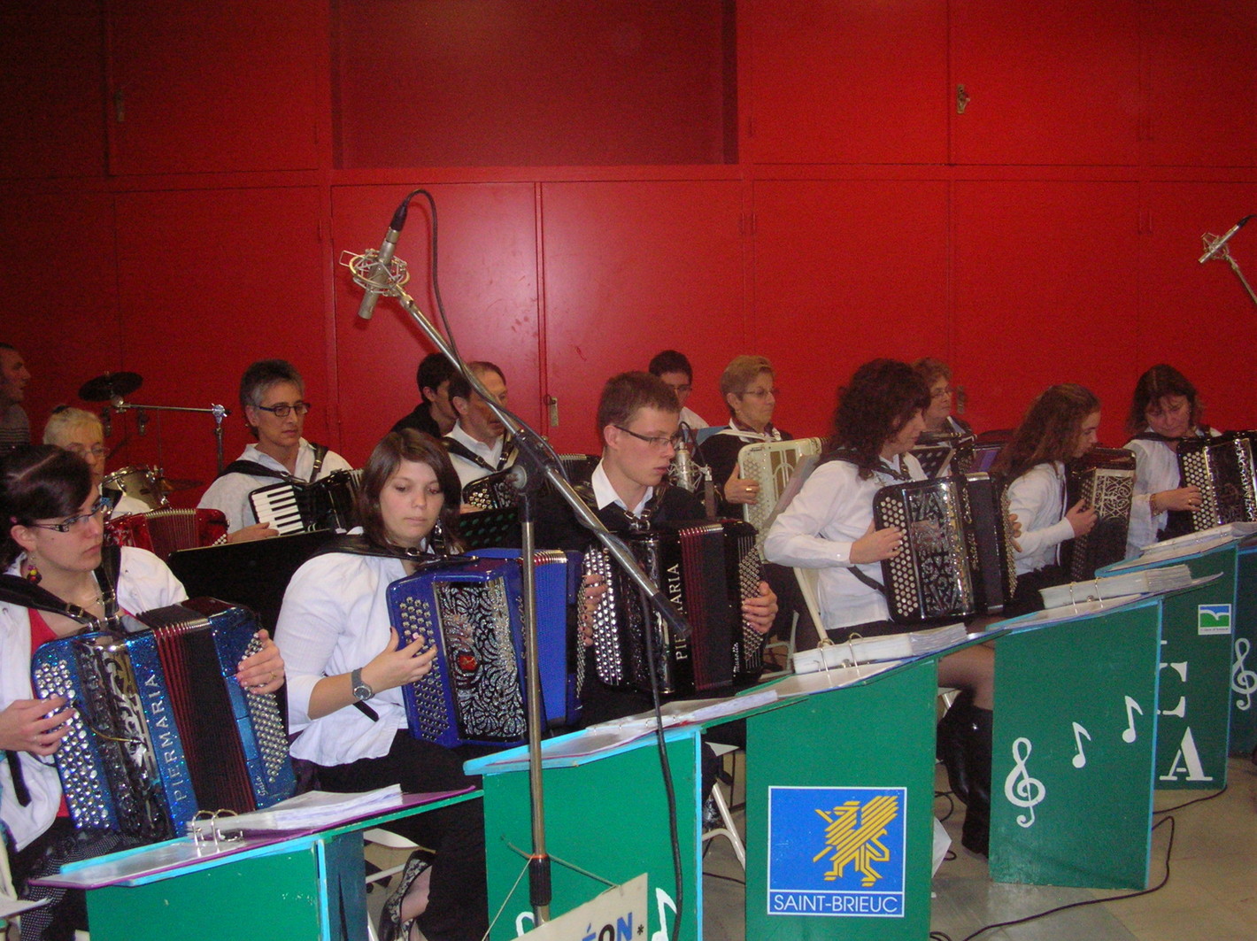 Phoenix Accordion Club at Phyllis Lange blog